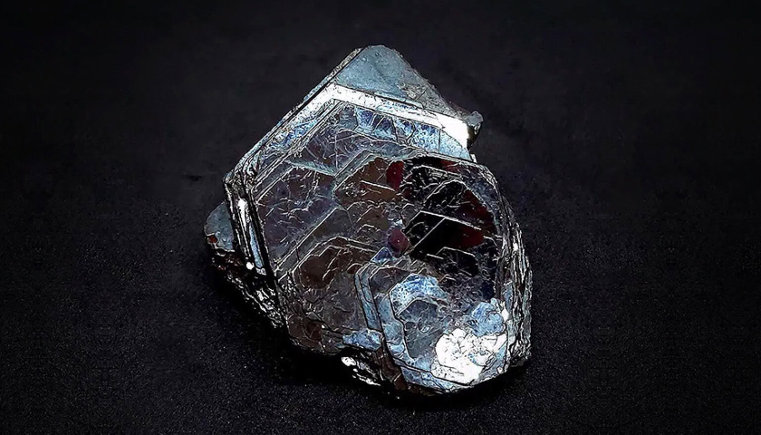 Hematite Meaning Properties Benefits Uses - Aurora Gems The Crystal ...