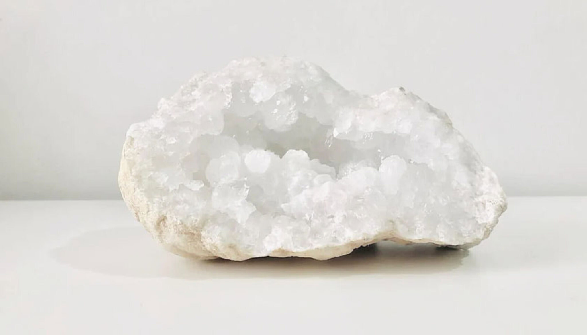 Snow Quartz Meaning Properties Benefits Uses - Aurora Gems The Crystal ...