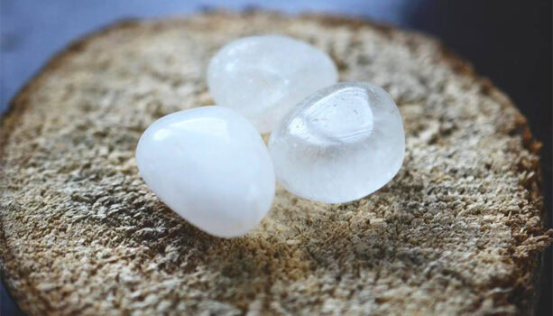 White Quartz Meaning Properties Benefits Uses - Aurora Gems The Crystal ...