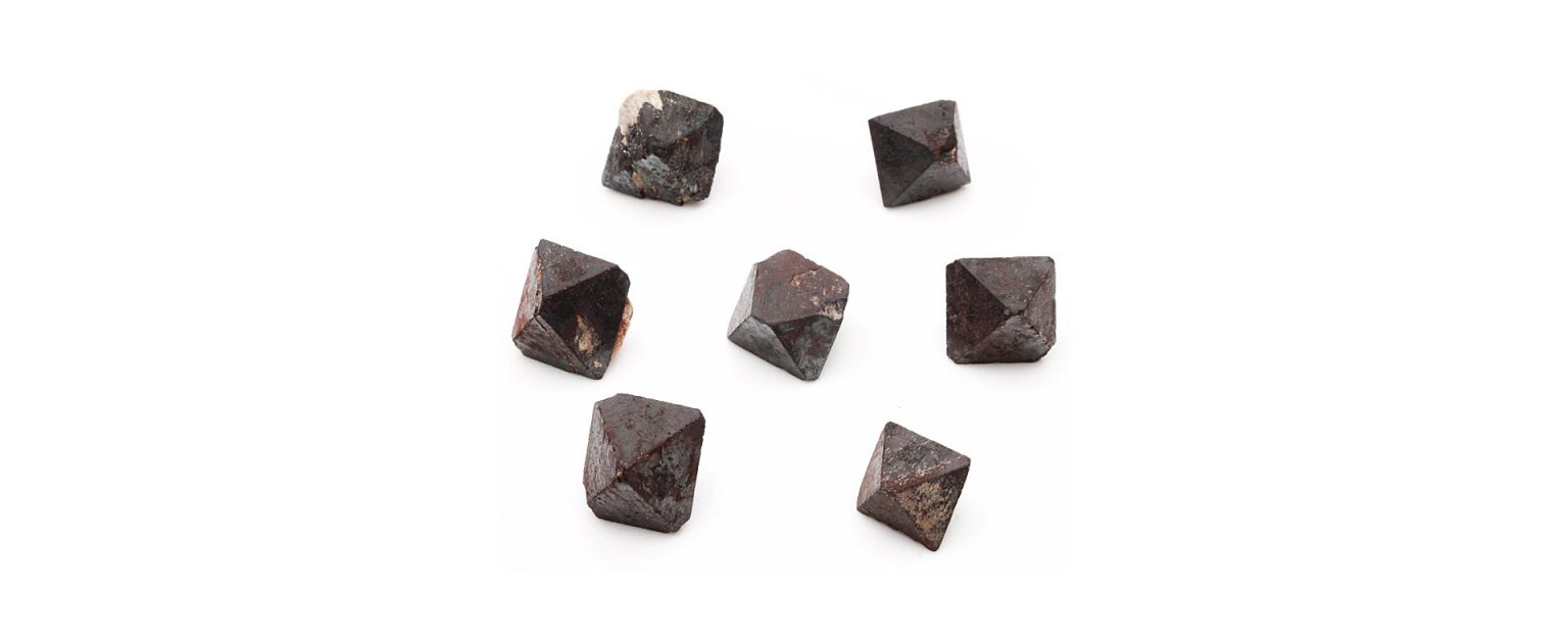 Magnetite Meaning Properties Benefits Uses - Aurora Gems The Crystal ...