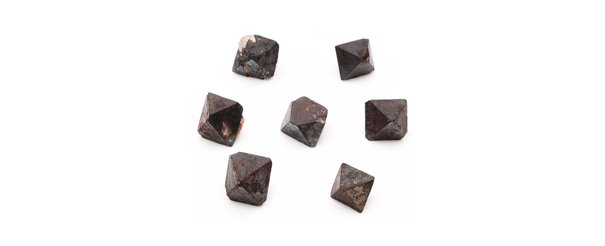 Magnetite Meaning Properties Benefits Uses - Aurora Gems The Crystal ...