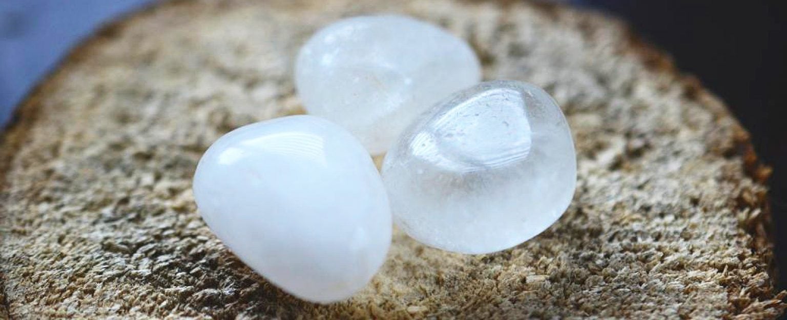 Snow Quartz Meaning Properties Benefits Uses - Aurora Gems The Crystal ...