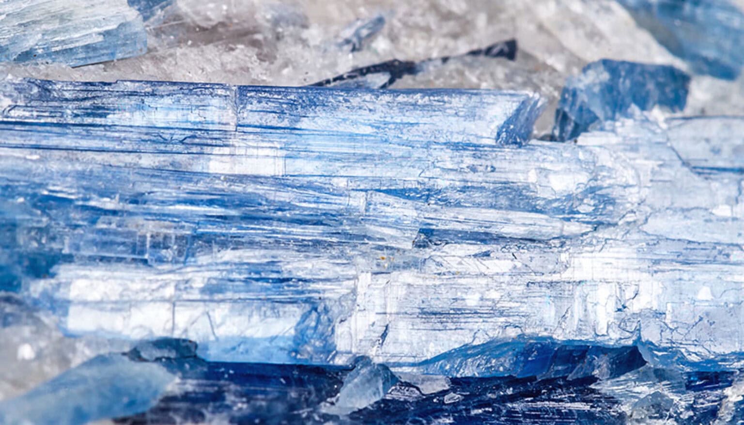 Blue Kyanite Meaning Properties Benefits Uses - Aurora Gems The Crystal ...