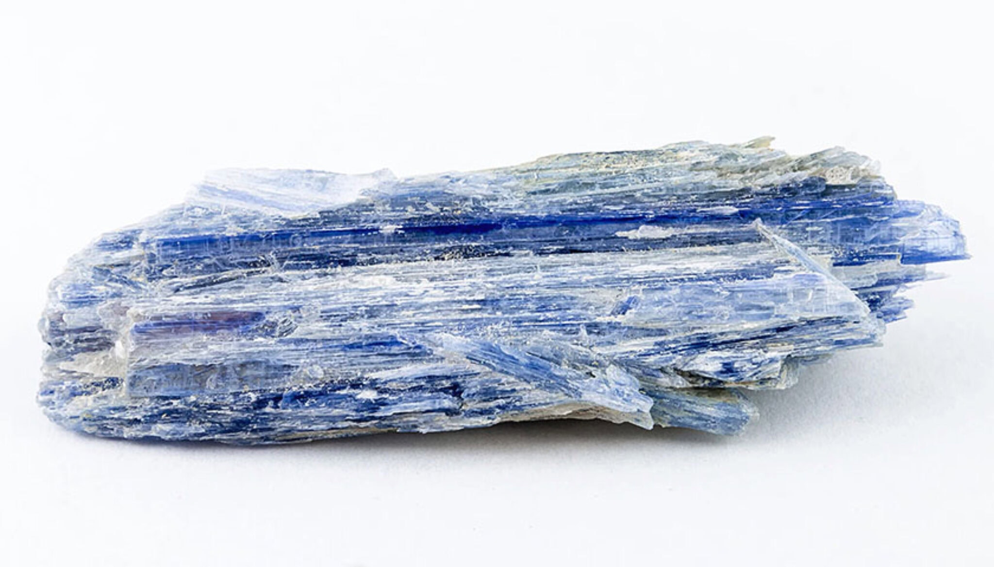 Blue Kyanite Meaning Properties Benefits Uses - Aurora Gems The Crystal ...