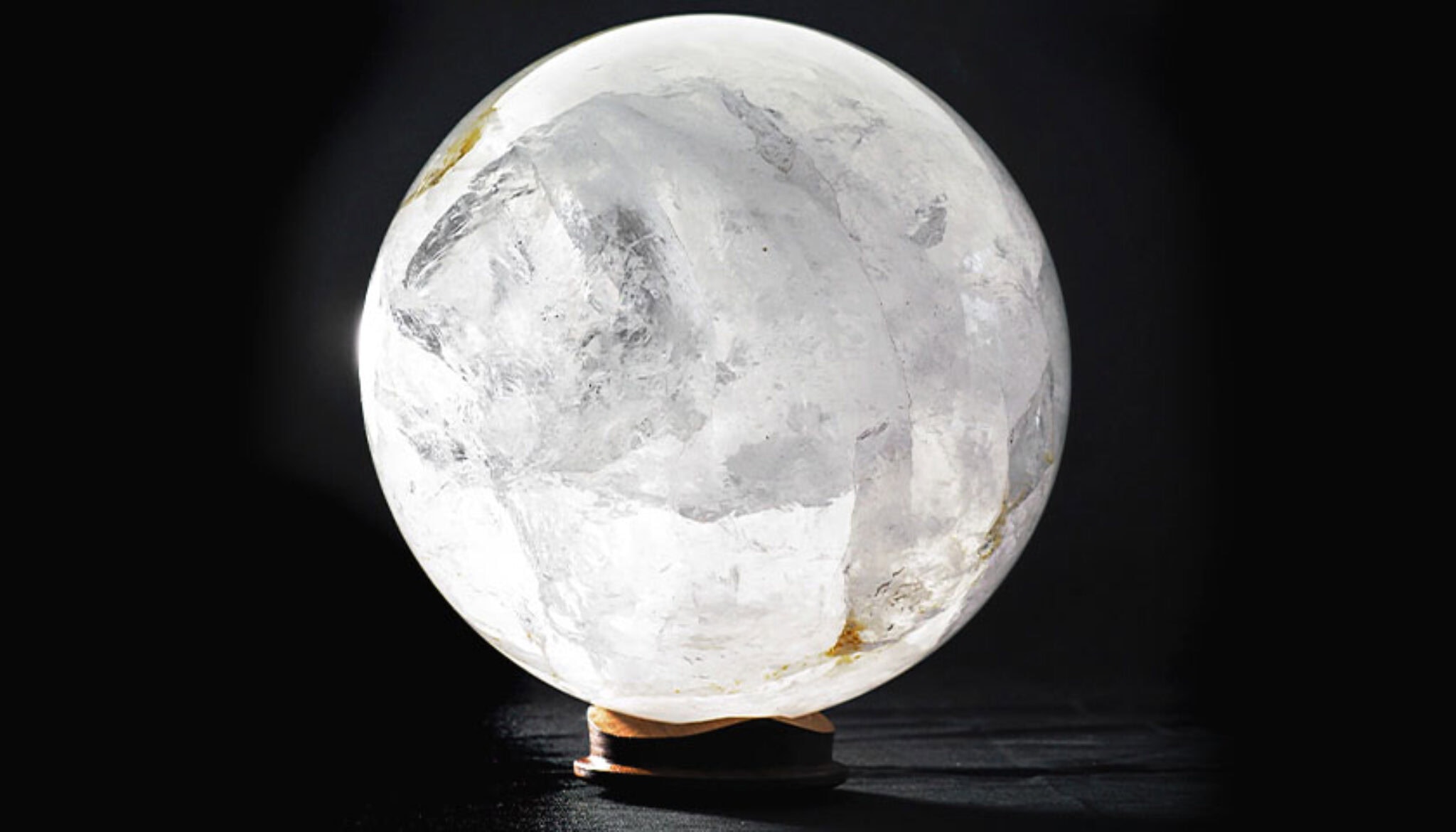 Clear Quartz Meaning Properties Benefits Uses - Aurora Gems The Crystal ...