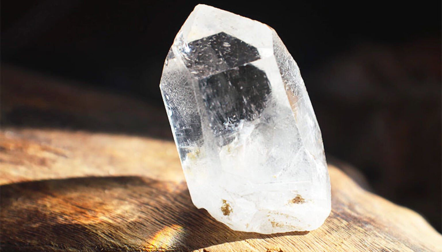 Clear Quartz Meaning Properties Benefits Uses - Aurora Gems The Crystal ...