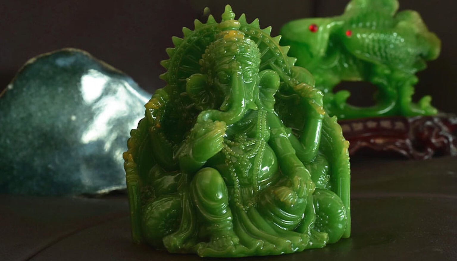 Green Jade Meaning Properties Benefits Uses - Aurora Gems The Crystal ...