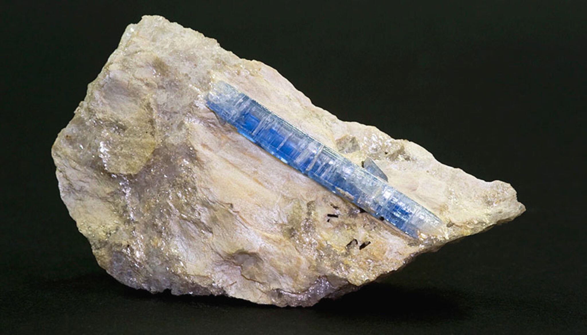 Blue Kyanite Meaning Properties Benefits Uses - Aurora Gems The Crystal ...
