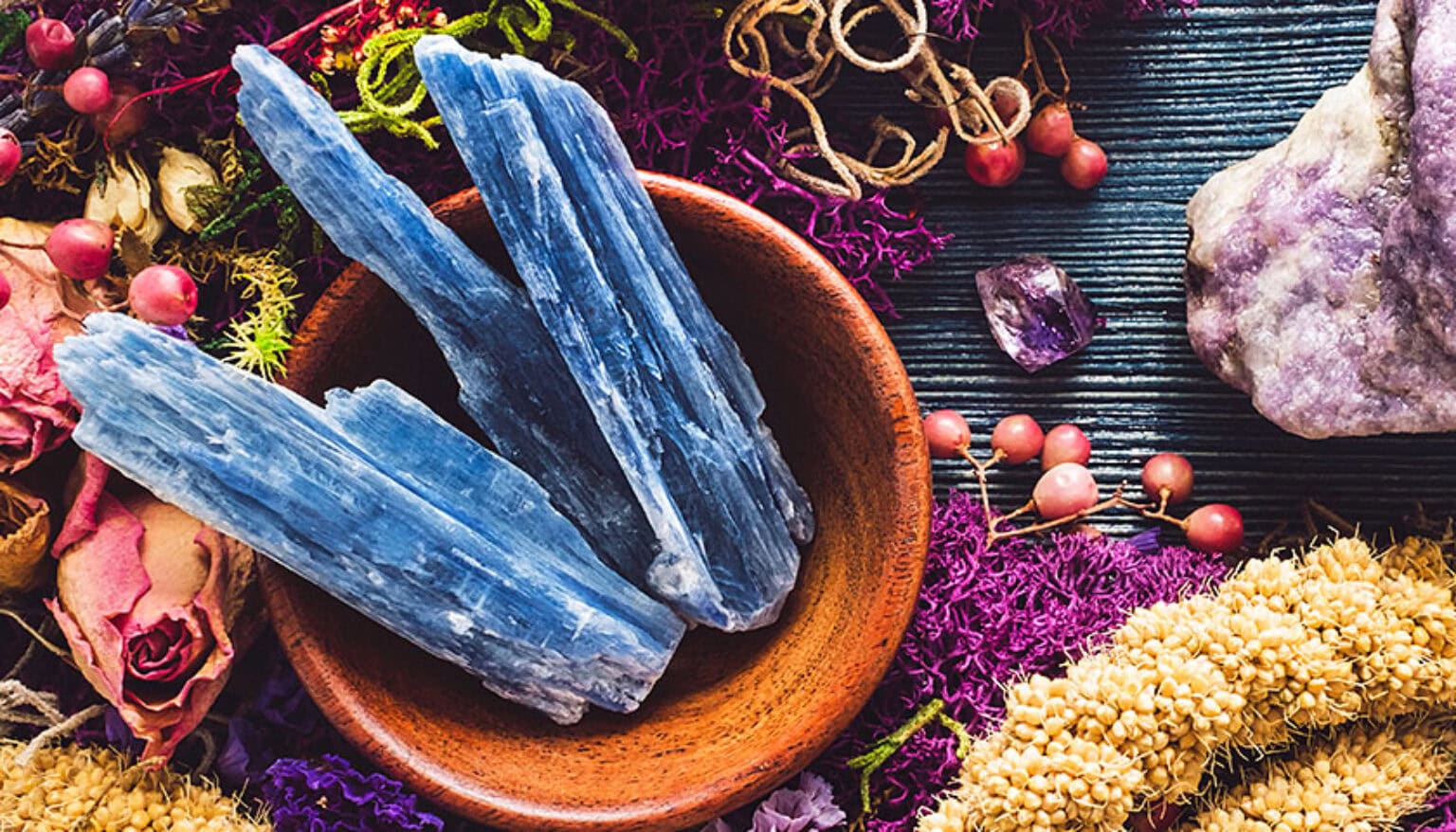 Kyanite Meaning Properties Benefits Uses - Aurora Gems The Crystal ...
