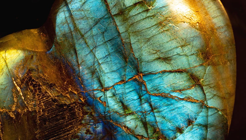 Labradorite Meaning Properties Benefits Uses - Aurora Gems The Crystal ...