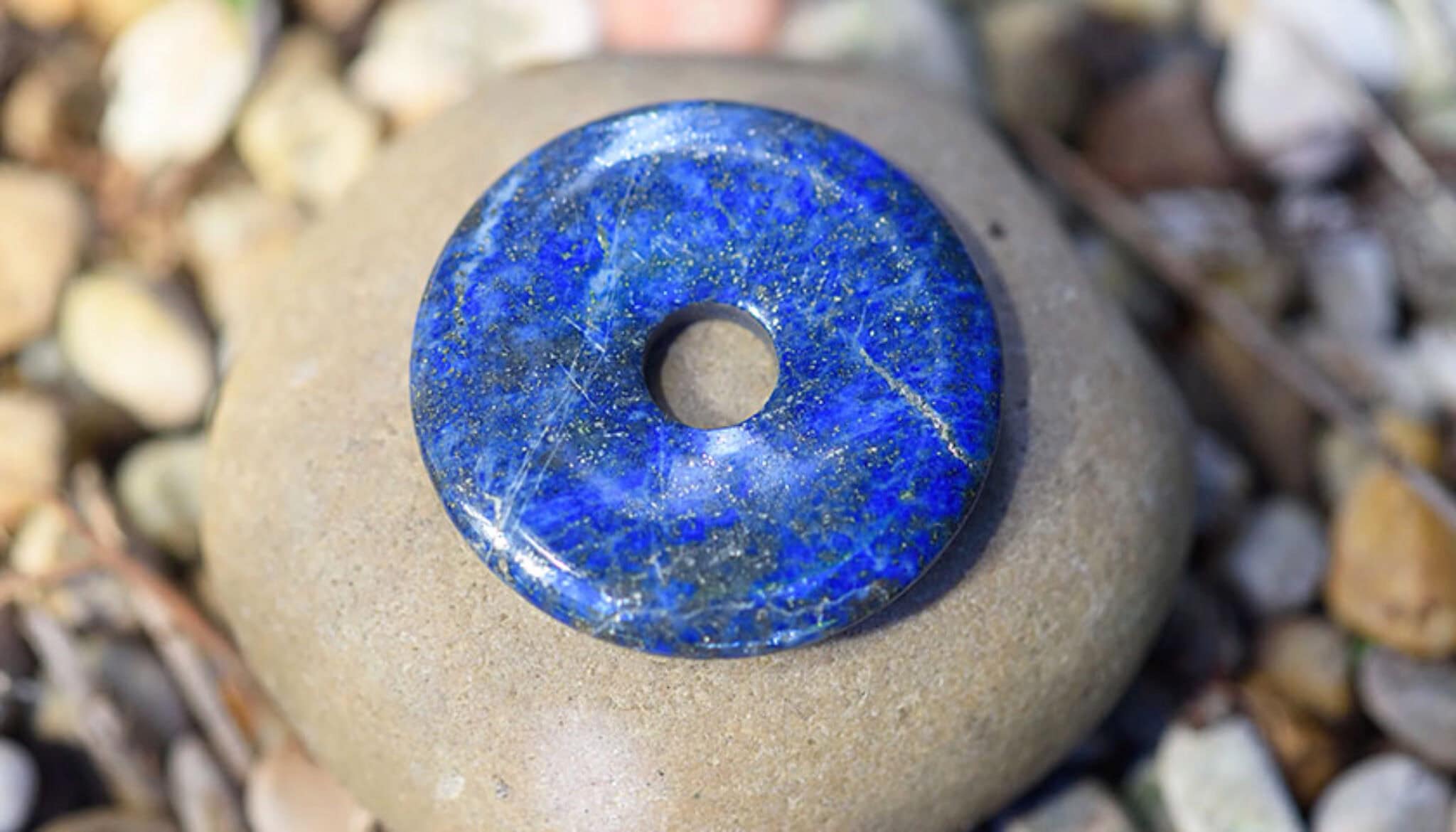 Lapis lazuli Meaning Properties Benefits Uses - Aurora Gems The Crystal ...