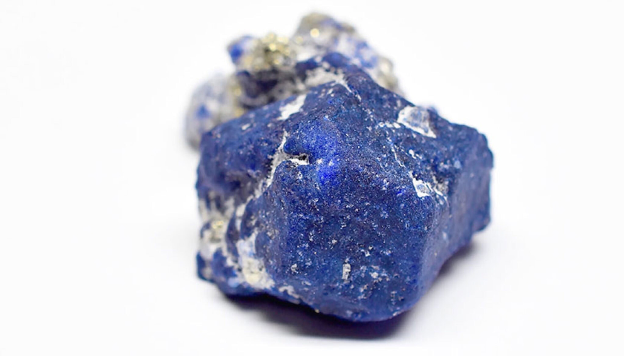 Lapis lazuli Meaning Properties Benefits Uses - Aurora Gems The Crystal ...