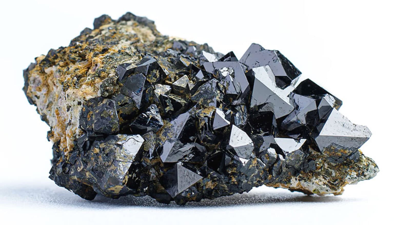 Magnetite Meaning Properties Benefits Uses - Aurora Gems The Crystal ...