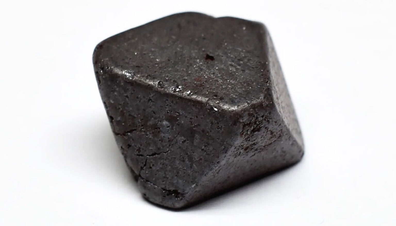 Magnetite Meaning Properties Benefits Uses - Aurora Gems The Crystal ...