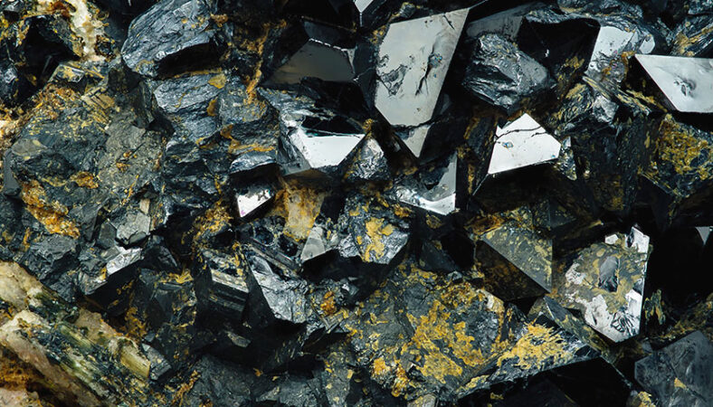 Magnetite Meaning Properties Benefits Uses - Aurora Gems The Crystal ...