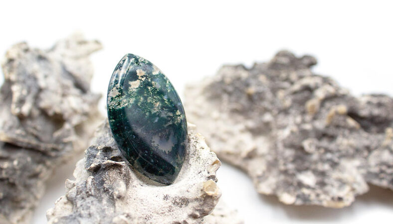 Moss Agate Meaning Properties Benefits Uses - Aurora Gems The Crystal ...