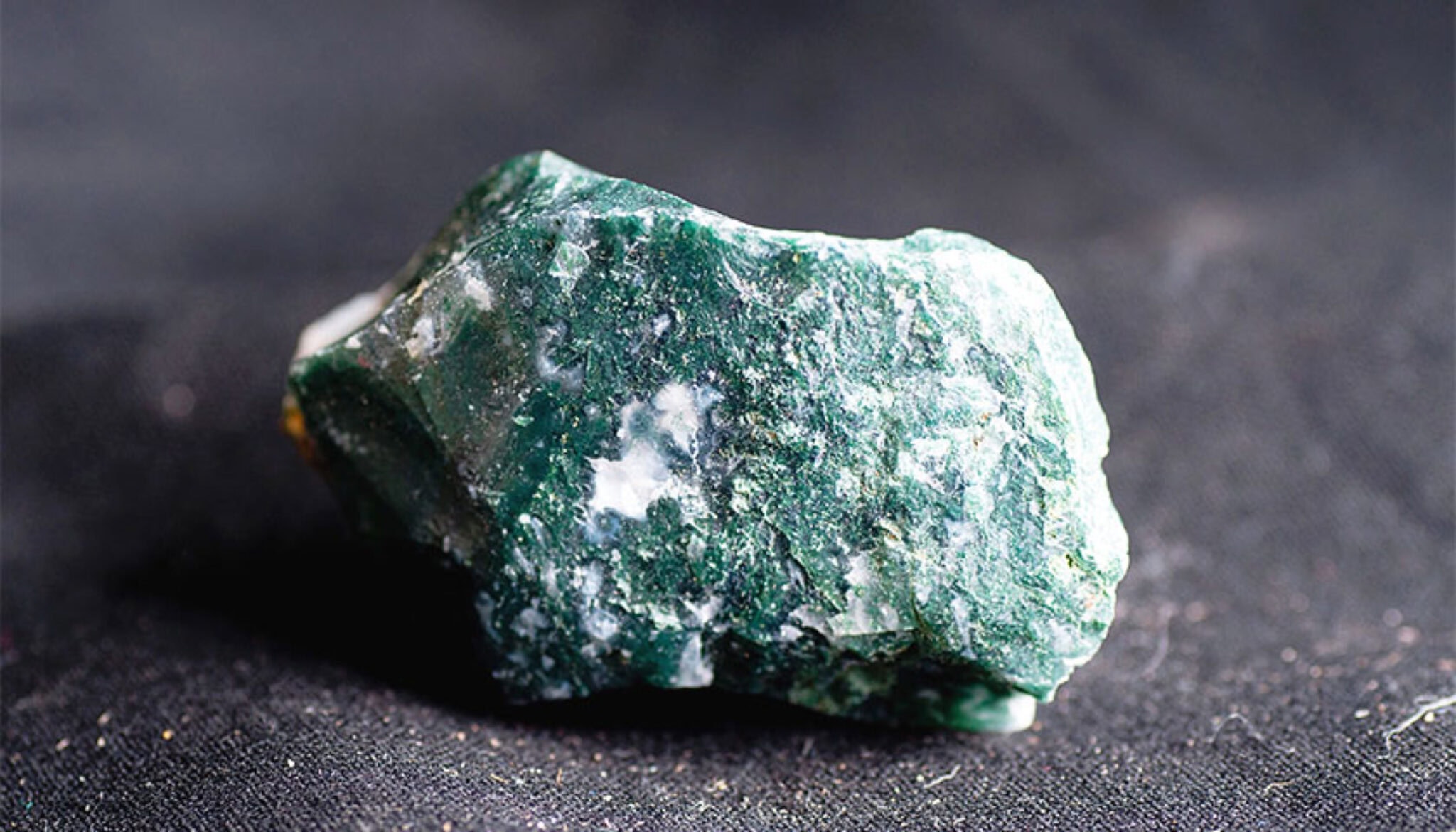 Moss Agate Meaning Properties Benefits Uses - Aurora Gems The Crystal ...