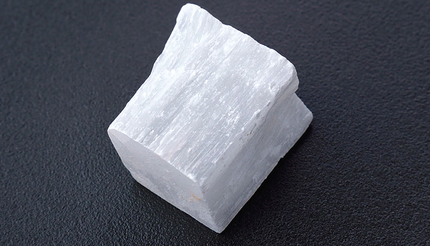 Selenite Meaning Properties Benefits Uses Aurora Gems The Crystal