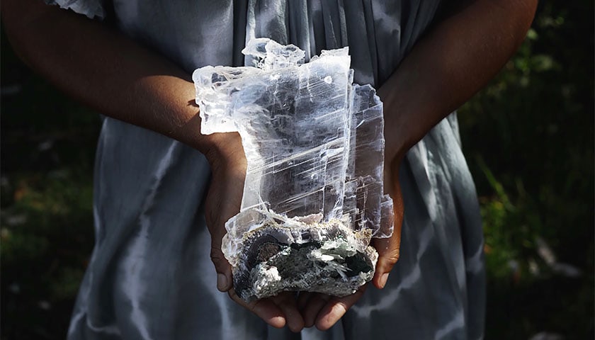 Selenite Meaning Properties Benefits Uses - Aurora Gems The Crystal ...