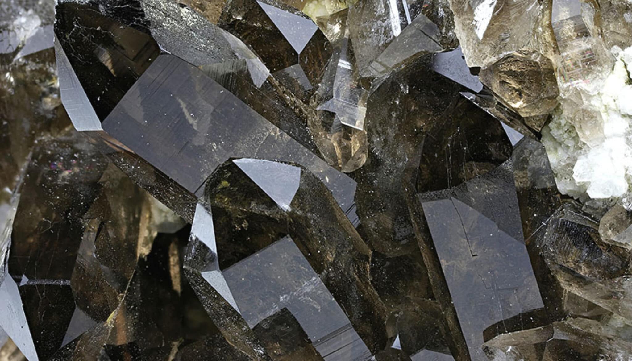 Black Quartz Meaning Properties Benefits Uses - Aurora Gems The Crystal ...