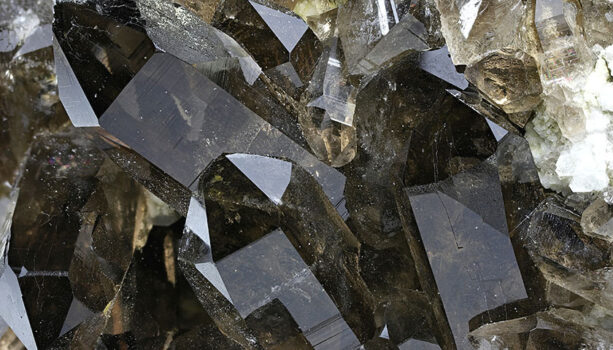 Black Quartz Meaning Properties Benefits Uses - Aurora Gems The Crystal ...